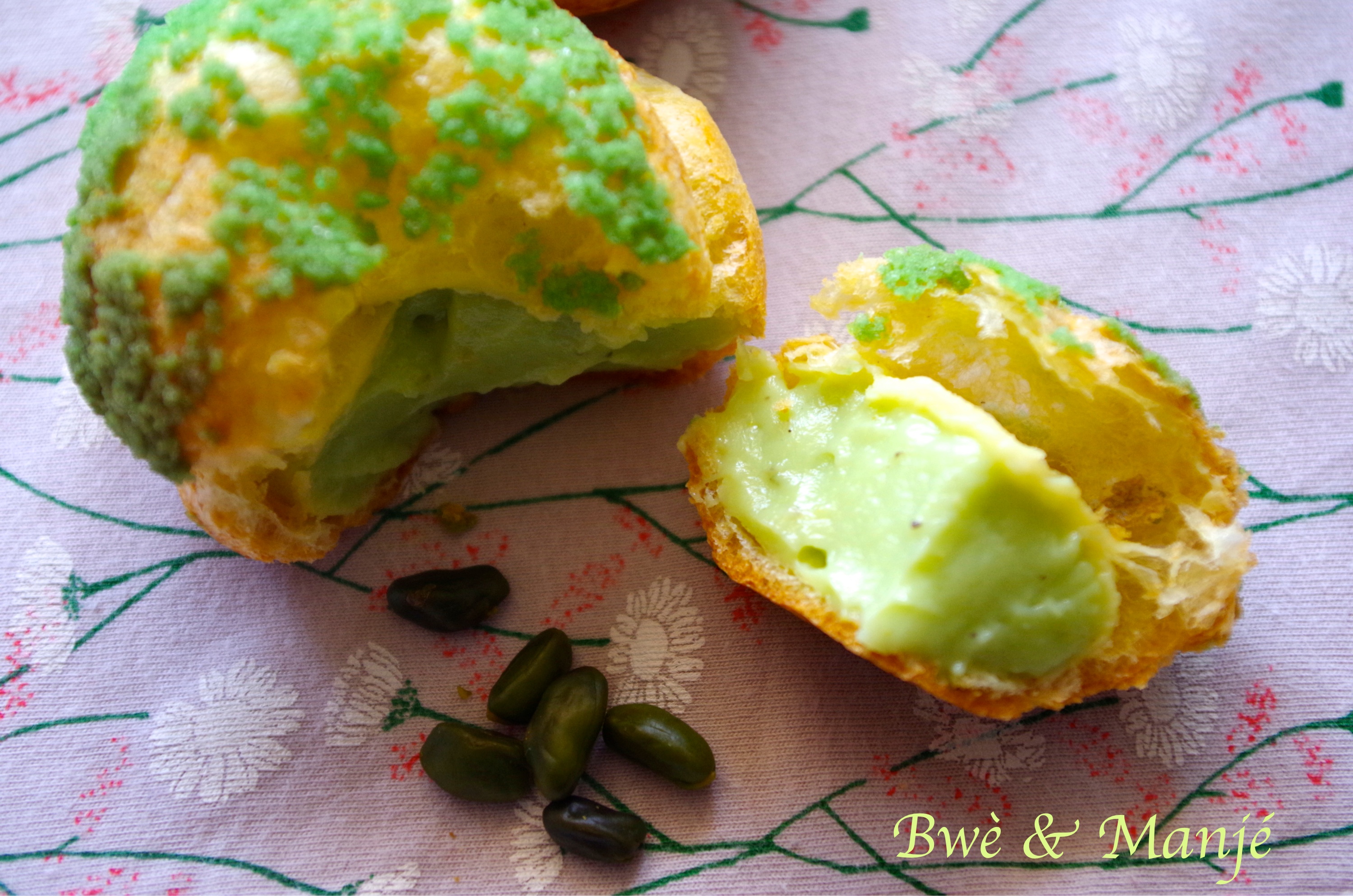 Choux à la pistache | Gourmandises Épicées